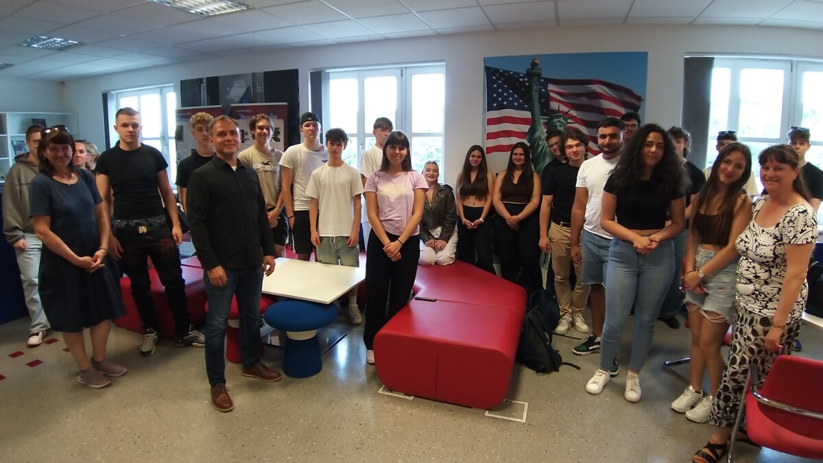 Přelet nad Spojenými státy | Moravskoslezská obchodní akademie